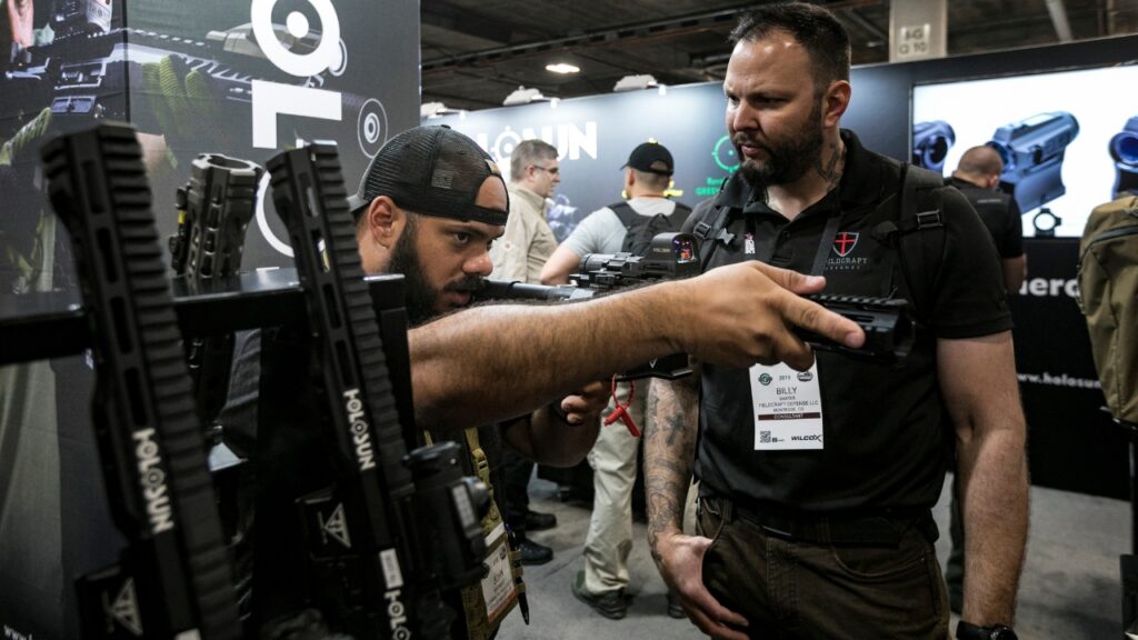 10 Things You Should NEVER Do at a Gun Show - The Avid Outdoorsman