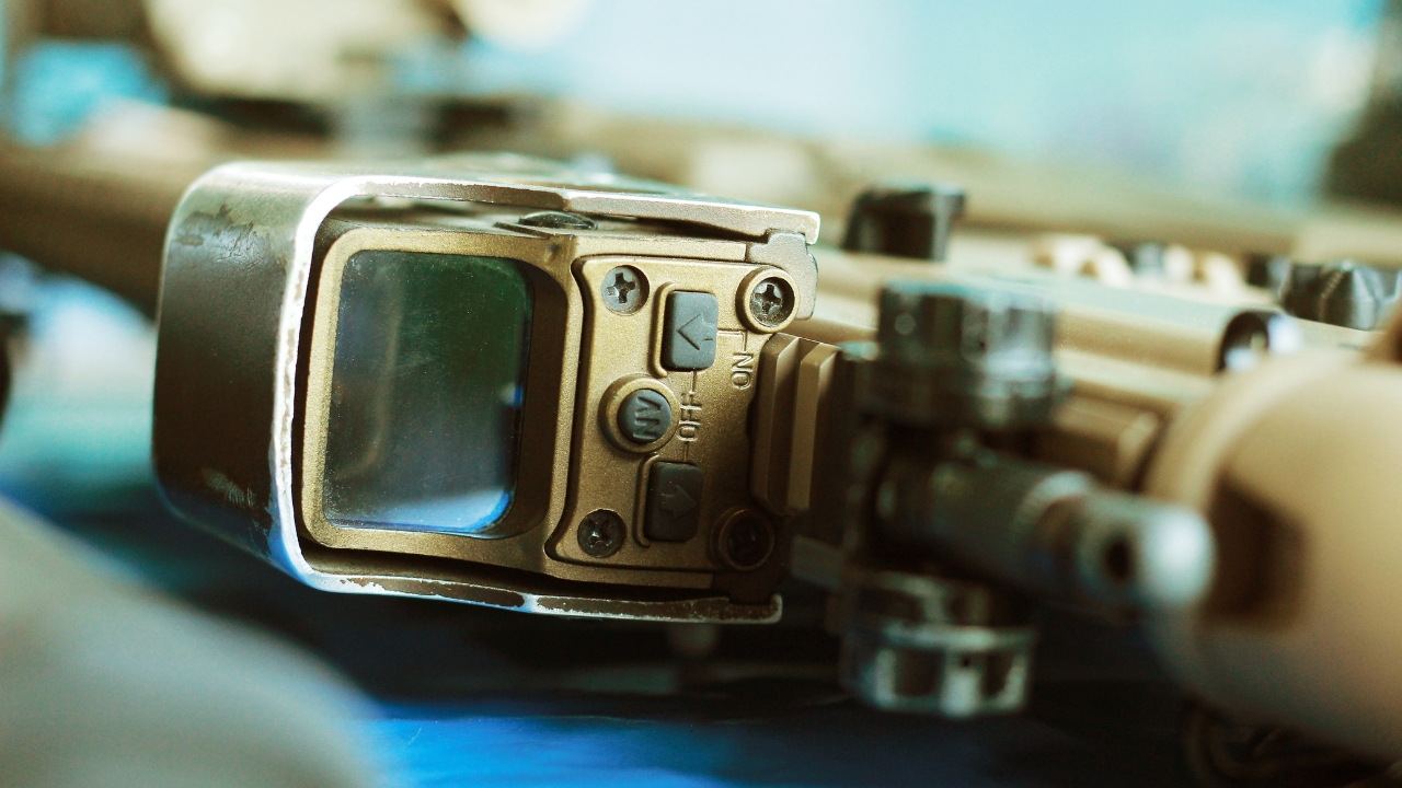Red dot vs. holographic: what you should know - The Avid Outdoorsman